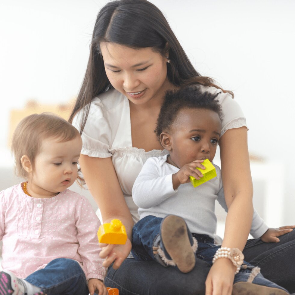 Het stimuleren van de sociale ontwikkeling bij baby's - Rust in ouderschap